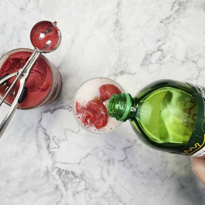 3 Ingredient Easy Raspberry Spritz Cocktail - Dizzy Busy and Hungry!